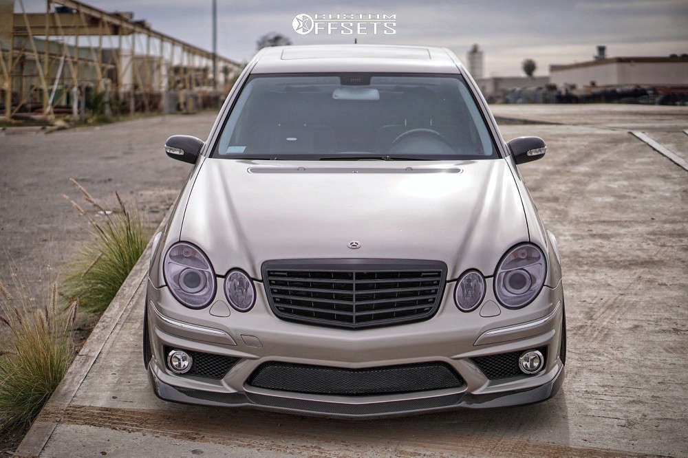 2004 Mercedes-Benz E55 AMG with 20x10 35 Rotiform Rse and 255/30R20 ...