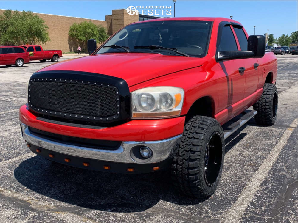 2005 Dodge Ram 2500 with 20x12 -44 TIS 544BM and 33/12.5R20 Federal ...