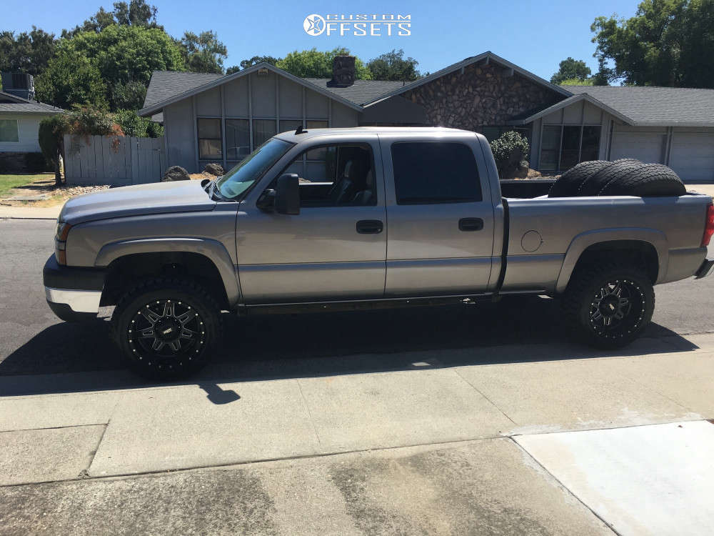 2006 Chevrolet Silverado 2500 HD with 20x12 -44 Moto Metal Mo975 and 33 ...