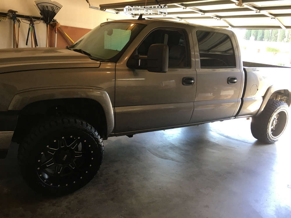 2006 Chevrolet Silverado 2500 HD with 20x12 -44 Moto Metal Mo975 and 33 ...
