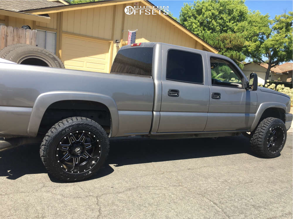 2006 Chevrolet Silverado 2500 HD with 20x12 -44 Moto Metal Mo975 and 33 ...