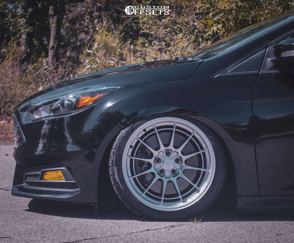 2017 Ford Focus with 18x9.5 40 Enkei Nt03 and 225/40R18 Federal 595 Rpm ...