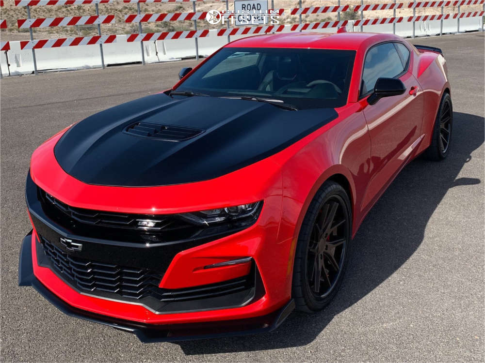 2019 Chevrolet Camaro with 20x8.5 40 Ferrada FR2 and 285/30R20 Goodyear ...