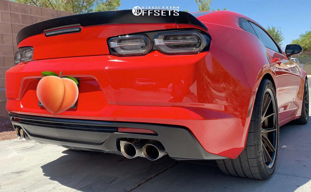 2019 Chevrolet Camaro with 20x8.5 40 Ferrada FR2 and 285/30R20 Goodyear ...