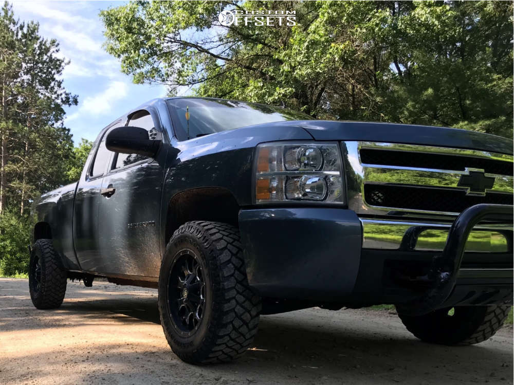 2007 Chevrolet Silverado 1500 with 17x9 18 Mayhem Warrior and 265/70R17 ...