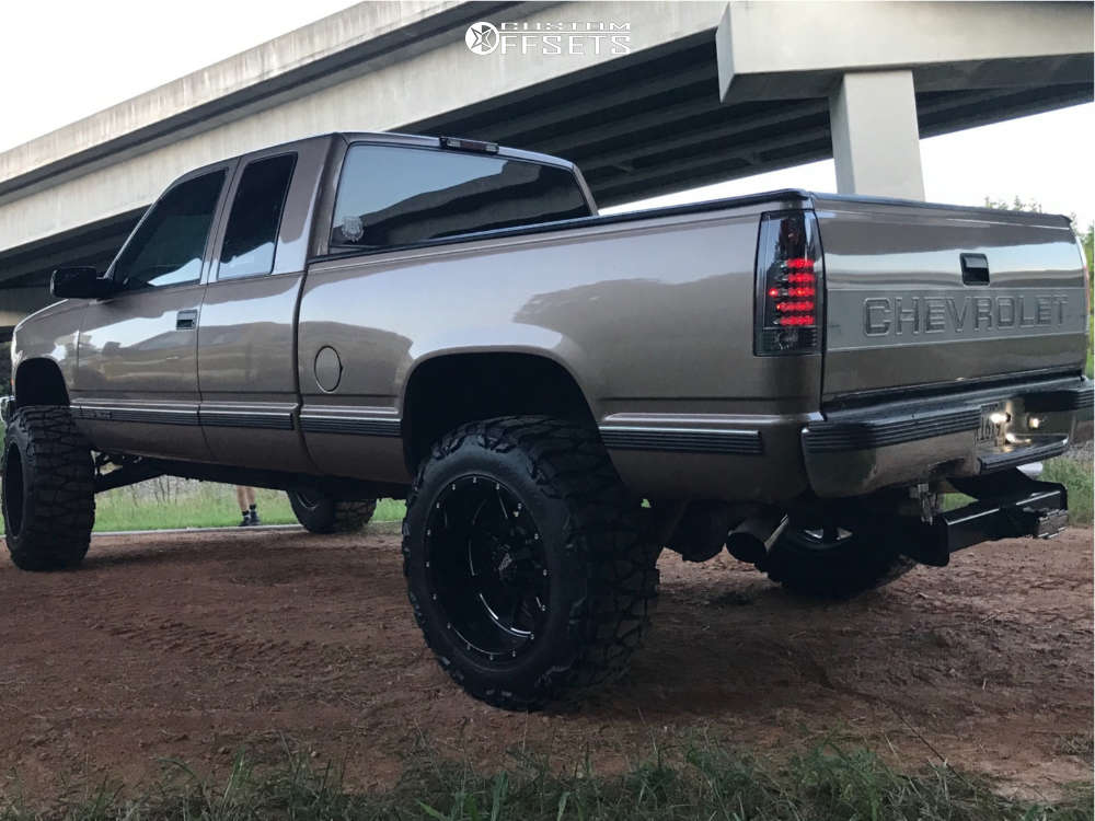 1996 Chevrolet C1500 with 20x12 -44 Moto Metal Mo962 and 35/12.5R20 ...
