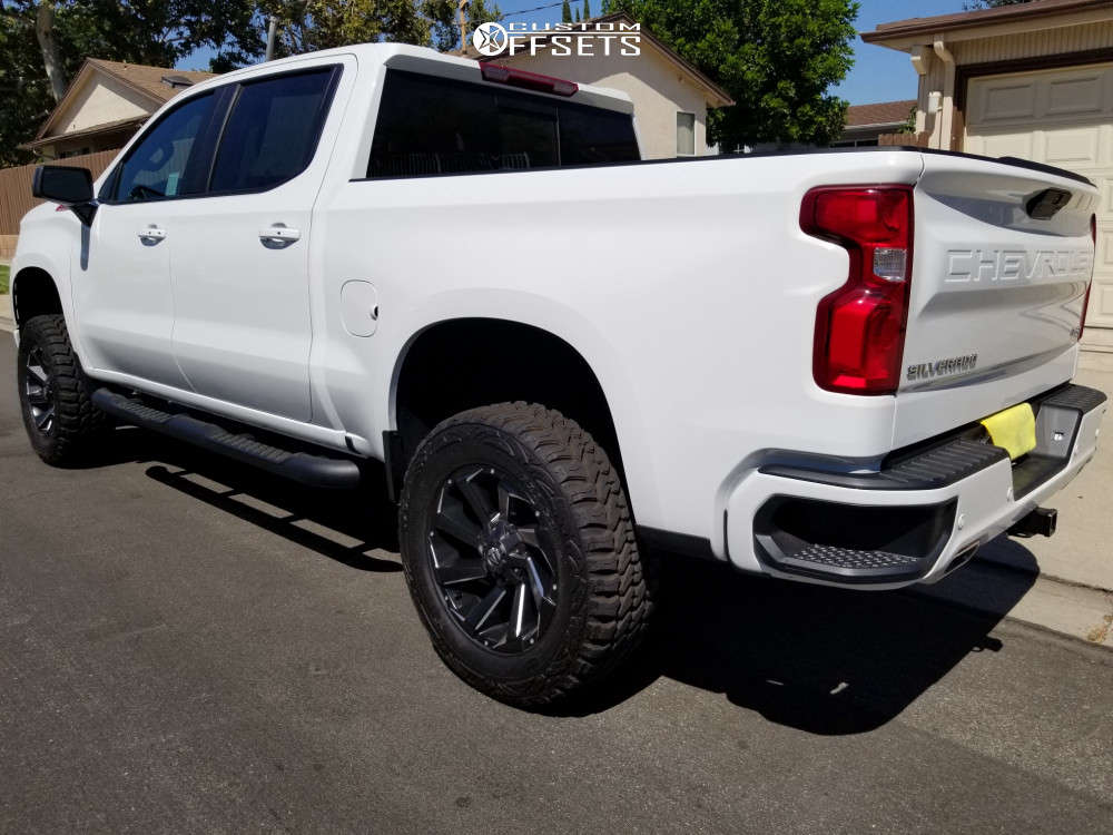 2019 Chevrolet Silverado 1500 with 20x10 -18 Fuel Razor and 35/12.5R20 ...