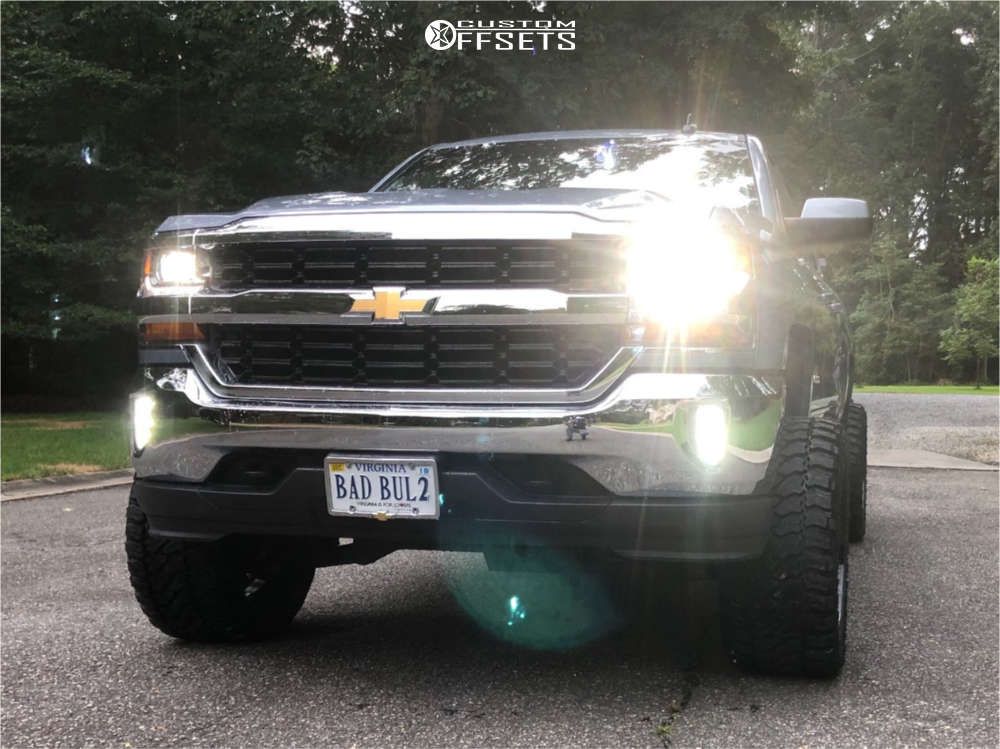 2016 Chevrolet Silverado 1500 with 22x12 -44 TIS 544BM and 33/14.5R22 Fury Offroad Country ...
