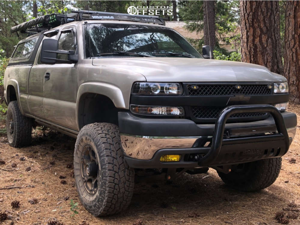 2002 Chevrolet Silverado 2500 HD with 17x9 20 Fuel Beast and 35/12.5R17 ...