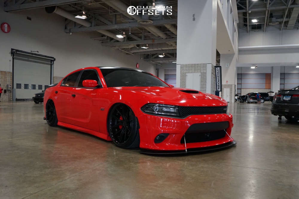 2017 Dodge Charger with 22x9.5 12 Ferrada FR2 and 245/30R22 Continental ...