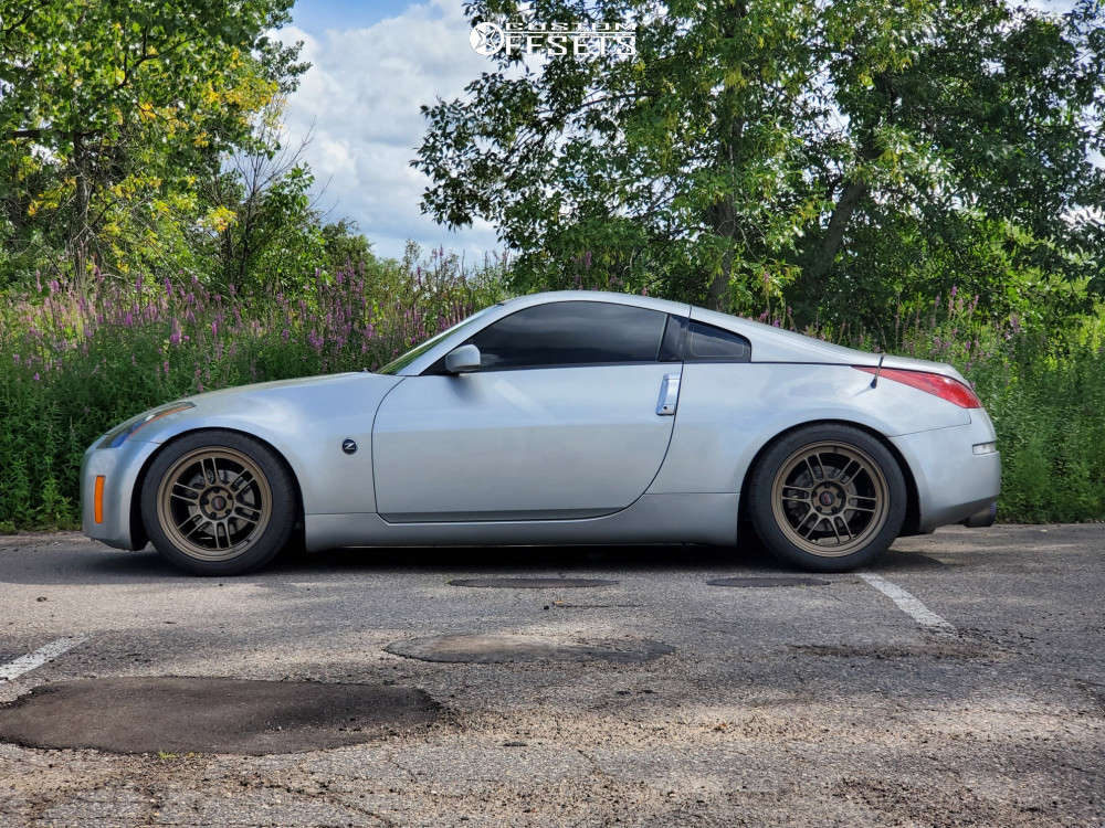 2005 Nissan 350Z with 18x10.5 15 Enkei RPF1 and 285/35R18 Michelin ...