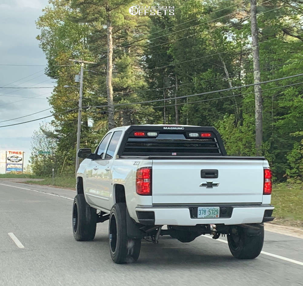 2018 Chevrolet Silverado 1500 with 22x12 -43 Fuel Vandal and 35/12.5R22 ...