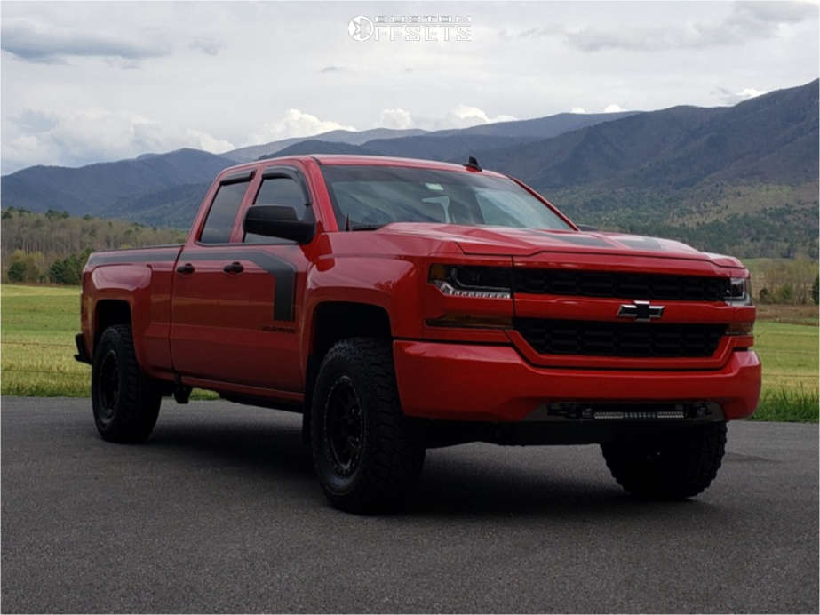 2018 Chevrolet Silverado 1500 with 17x8.5 0 Method Nv and 285/70R17 ...