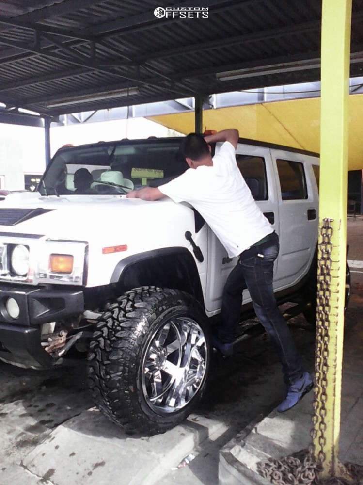 2003 Hummer H2 with 22x14 -76 Moto Metal Mo962 and 35/12.5R22 Radar ...