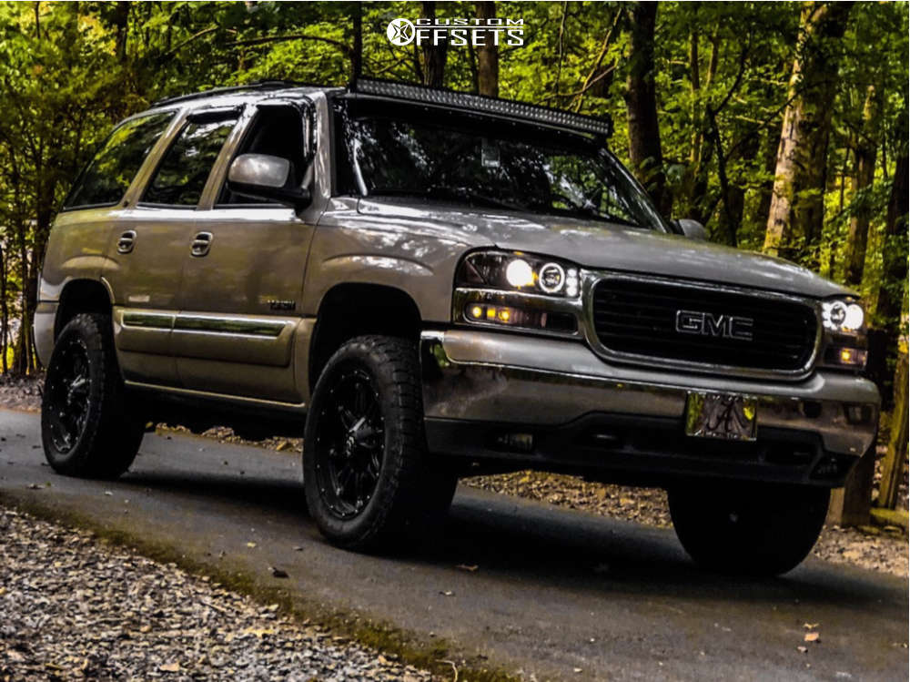 2005 GMC Yukon with 20x9 1 Fuel Hostage and 265/50R20 Nitto Terra ...