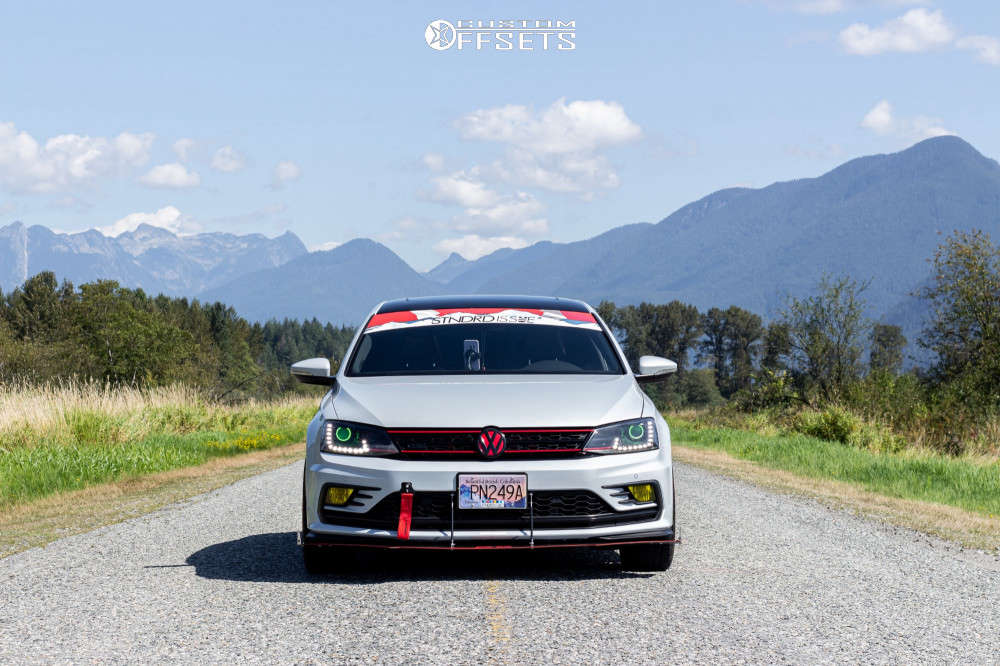 2017 Volkswagen Jetta with 18x8.5 45 Rotiform Blq and 225/40R18 ...