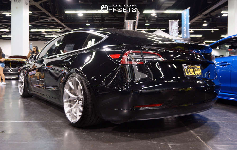 2018 Tesla 3 with 20x9 25 Signature Wheel SV104 and 245/35R20 Michelin ...