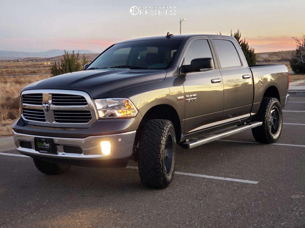 2017 Ram 1500 with 20x10 -25 Grid Gd01 and 35/12.5R20 Kenda Klever R/t ...