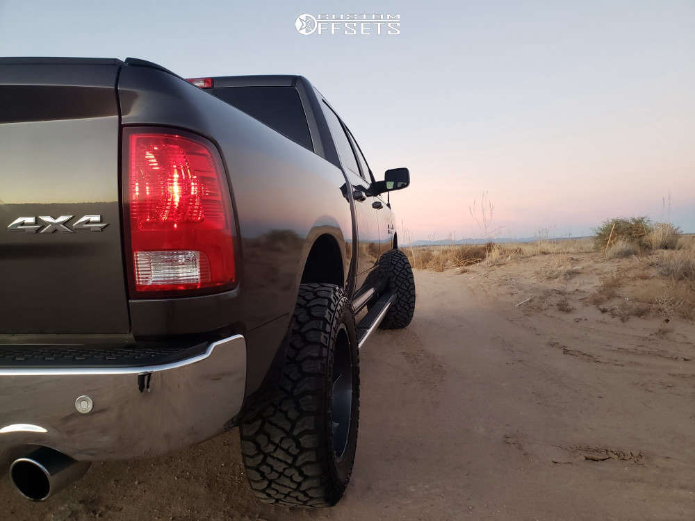 2017 Ram 1500 with 20x10 -25 Grid Gd01 and 35/12.5R20 Kenda Klever R/t ...