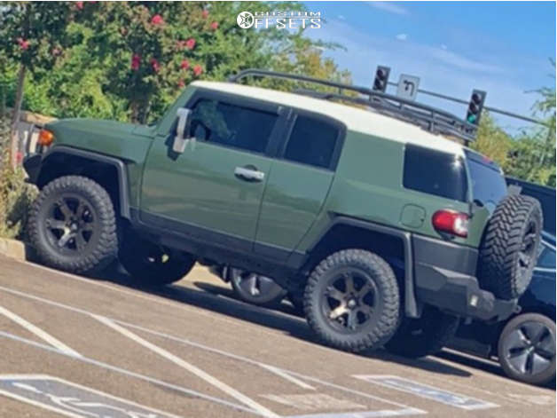 2012 Toyota FJ Cruiser with 18x9 -12 Fuel Beast and 33/12.5R18 Atturo ...