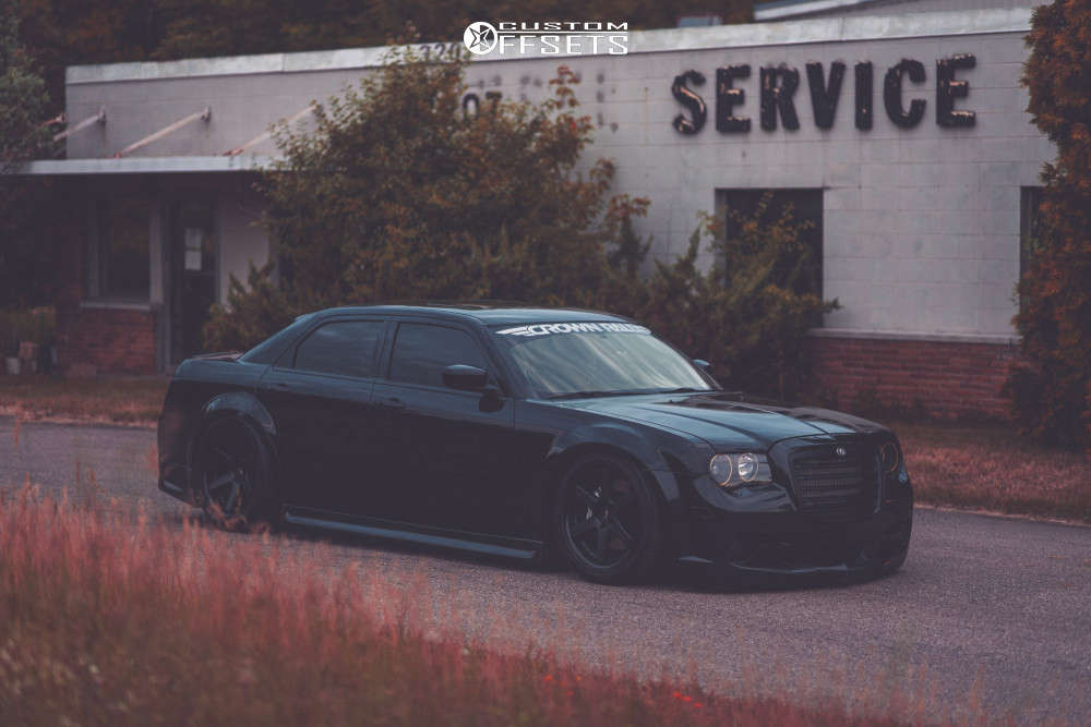 2007 Chrysler 300 with 20x9 18 Niche Altair and 255/45R20 Goodyear ...
