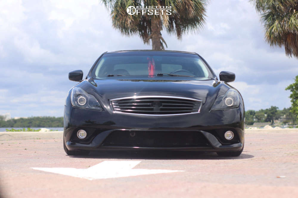 2013 INFINITI G37 with 19x9.5 20 Ferrada FR4 and 225/35R19 Achilles A/t ...