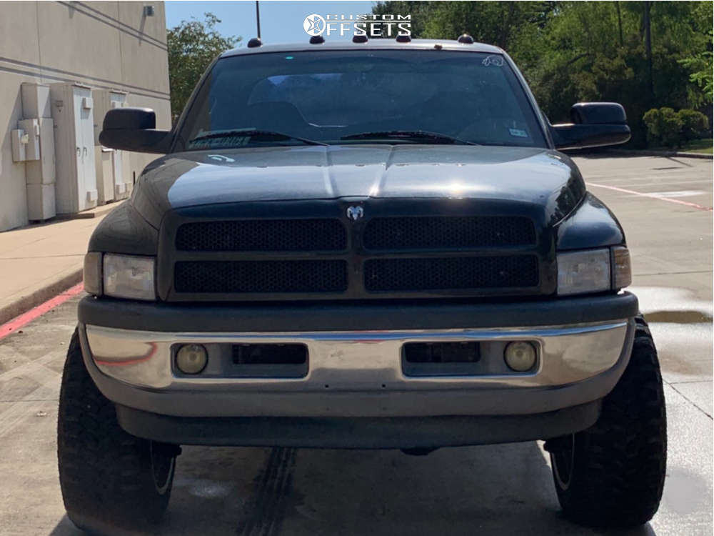 1999 Dodge Ram 2500 with 22x12 -44 Xtreme Force Xf5 and 35/12.5R22 RBP ...