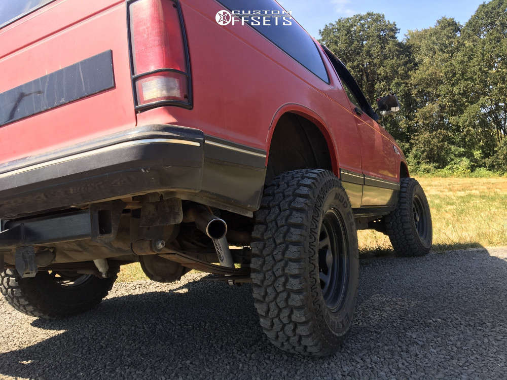 1989 GMC S15 Jimmy with 15x7 6 Black Rock 942b and 30/9.5R15 Mud Claw ...