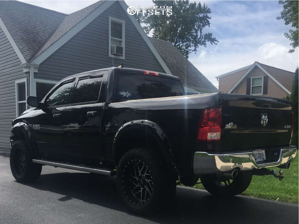 2015 Ram 1500 with 22x10 -18 Moto Metal Mo985 and 35/12.5R22 Fuel ...