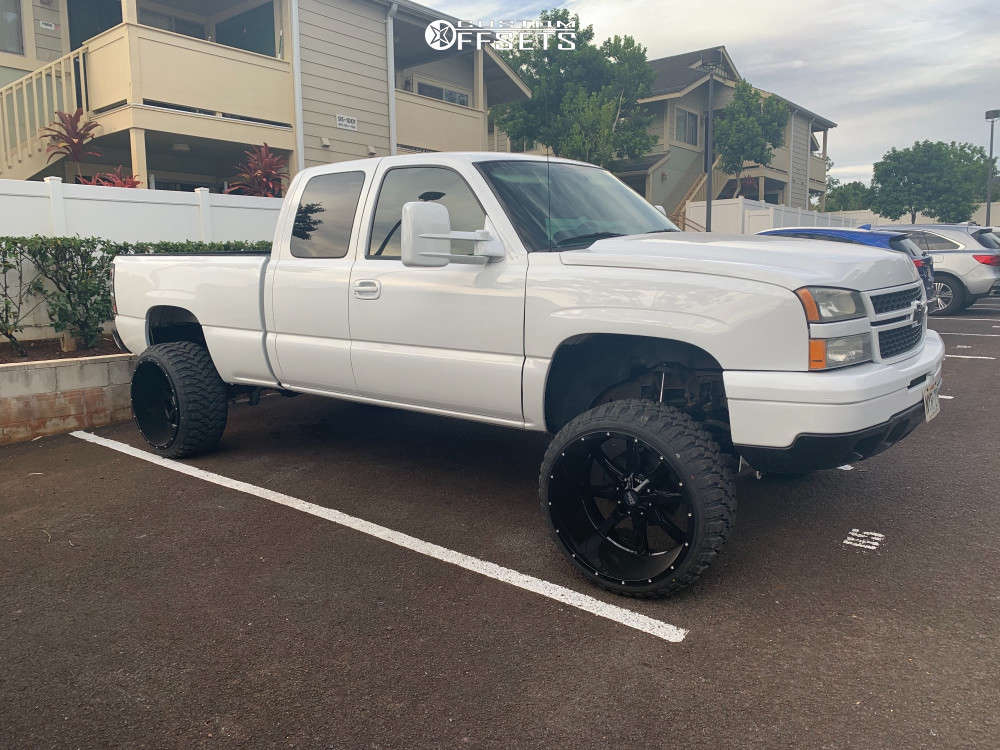 2005 Chevrolet Silverado 1500 with 24x14 -76 Moto Metal Mo970 and 33/12 ...