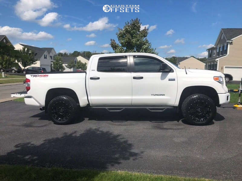 2016 Toyota Tundra with 20x9 18 Helo He900 and 275/60R20 Nitto Ridge ...