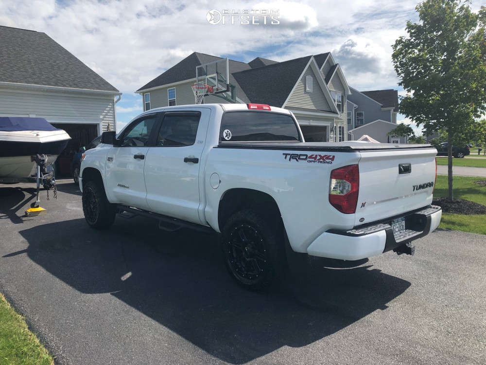 2016 Toyota Tundra with 20x9 18 Helo He900 and 275/60R20 Nitto Ridge ...