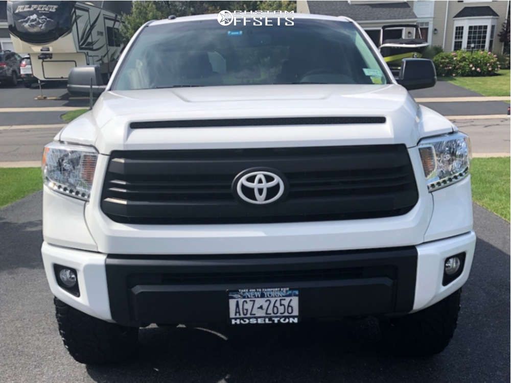 2016 Toyota Tundra with 20x9 18 Helo He900 and 275/60R20 Nitto Ridge ...