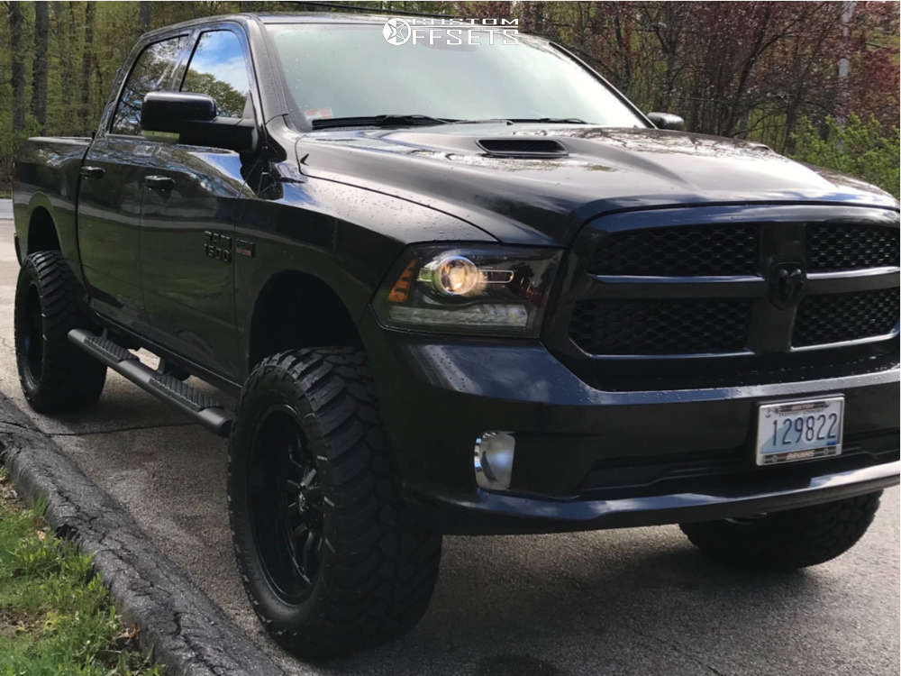 2017 Ram 1500 with 22x10 -18 Fuel Sledge and 37/13.5R22 AMP Mud Terrain ...