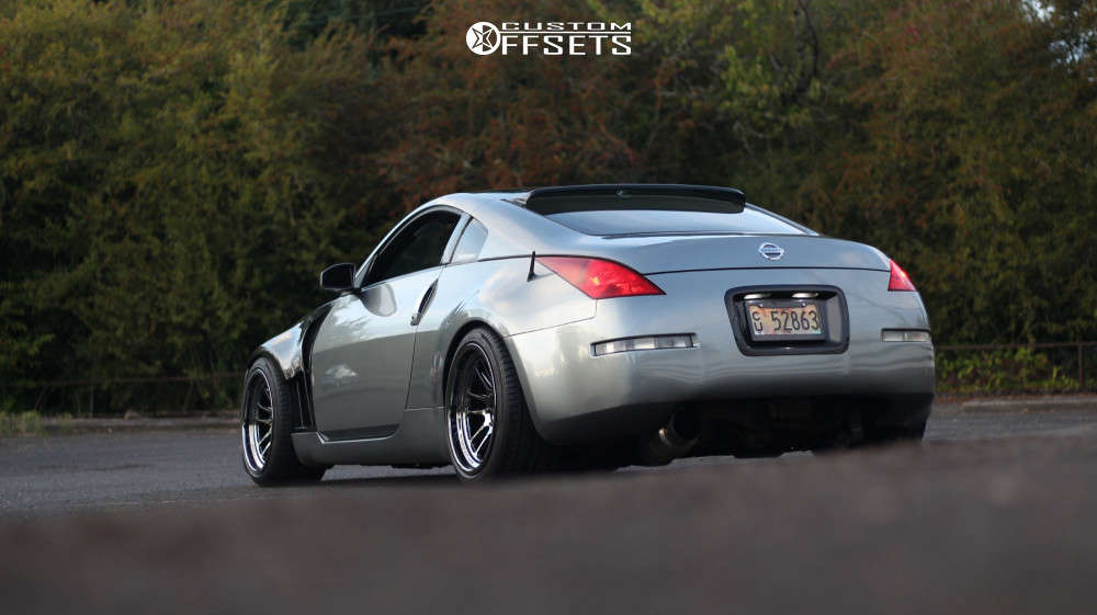 2004 Nissan 350Z with 18x11 8 Cosmis Racing XT-206R and 275/35R18 ...