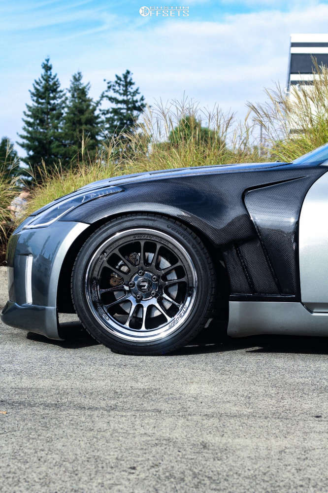 2004 Nissan 350Z with 18x11 8 Cosmis Racing XT-206R and 275/35R18 ...