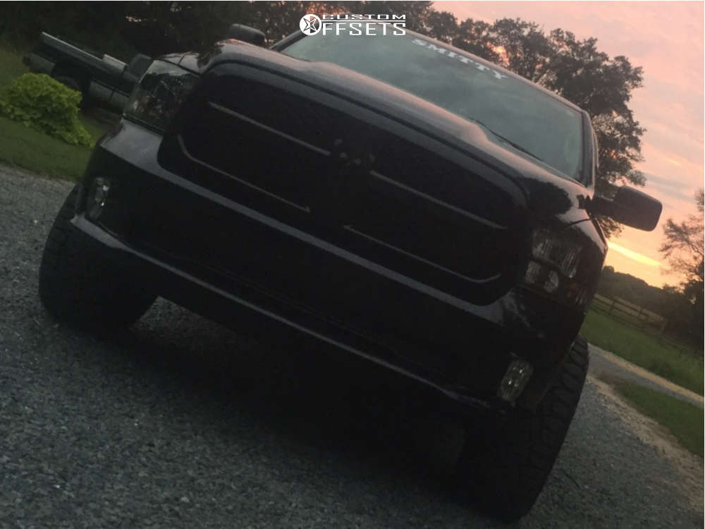 2015 Ram 1500 with 18x12 -44 Moto Metal Mo962 and 33/12.5R18 Toyo Tires ...
