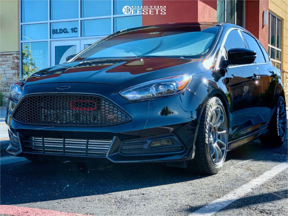 2018 Ford Focus with 18x8.5 38 Ambit Rt8 and 235/40R18 Michelin Pilot ...