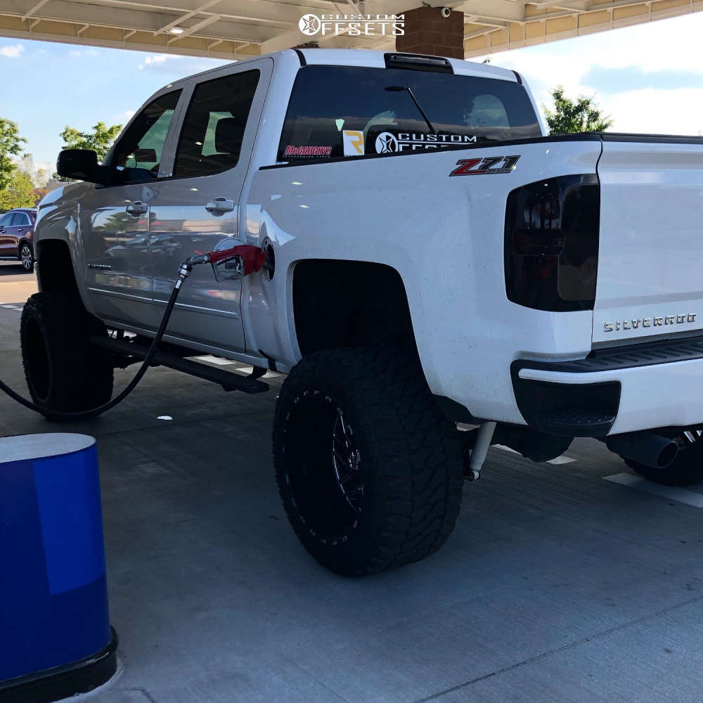 2017 Chevrolet Silverado 1500 with 22x14 -76 TIS 544BM and 35/15.5R22 Fury Offroad Country ...