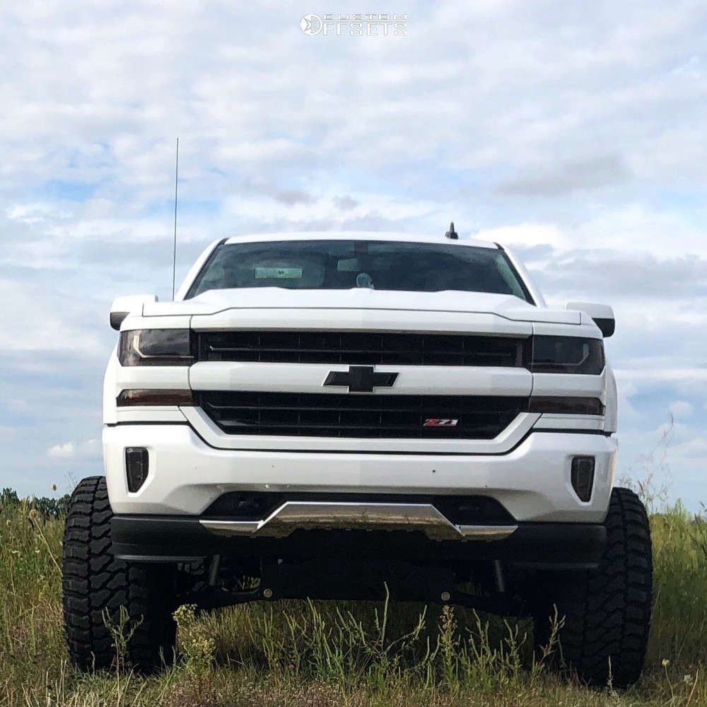 2017 Chevrolet Silverado 1500 with 22x14 -76 TIS 544BM and 35/15.5R22 Fury Offroad Country ...
