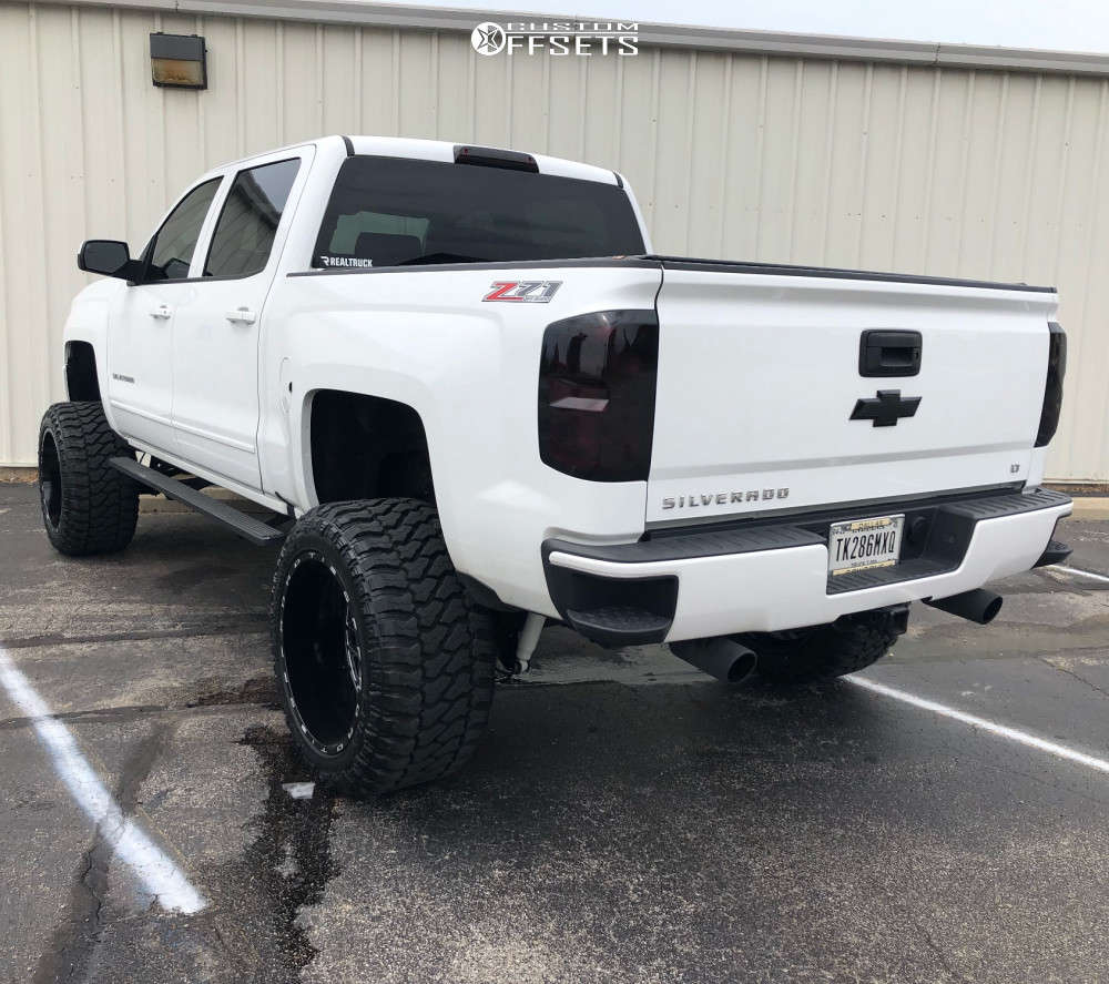 2017 Chevrolet Silverado 1500 with 22x14 -76 TIS 544BM and 35/15.5R22 Fury Offroad Country ...