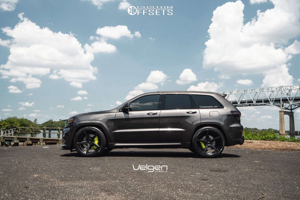 2017 Jeep Grand Cherokee with 22x10.5 35 Velgen Classic5 and 305/35R22 ...