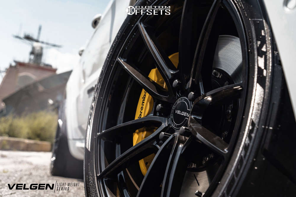 2018 Jeep Grand Cherokee with 20x10.5 34 Velgen Vf5 and 315/35R20 Nitto ...