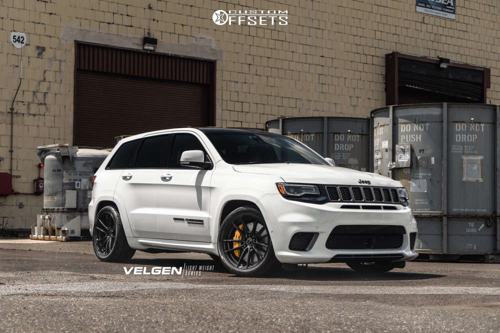 2018 Jeep Grand Cherokee with 20x10.5 34 Velgen Vf5 and 315/35R20 Nitto ...