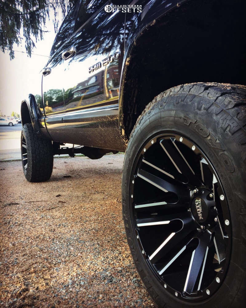 2007 Dodge Ram 1500 with 20x12 -44 Moto Metal Mo978 and 35/12.5R20 Toyo ...