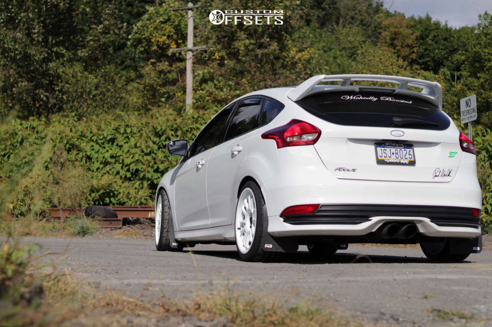 2015 Ford Focus with 18x9 33 Cosmis Racing XT-206R and 245/35R18 ...