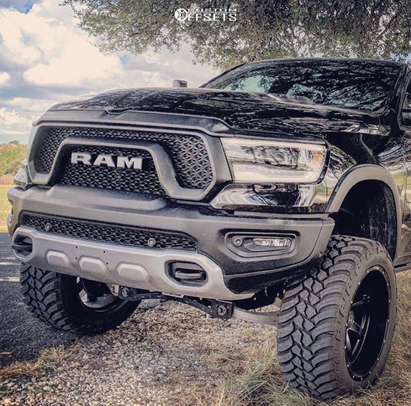 2019 Ram 1500 with 22x12 -44 Hostile Alpha and 325/50R22 AMP Mud ...