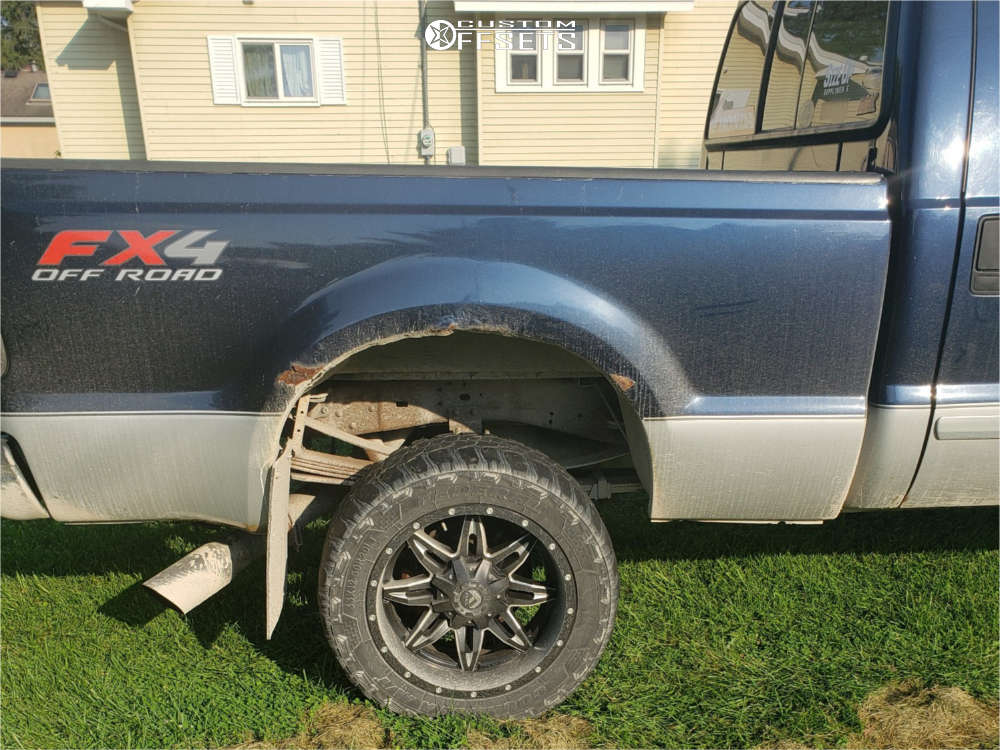 2003 Ford F-250 Super Duty with 20x10 -24 Fuel Lethal and 33/12.5R20 ...