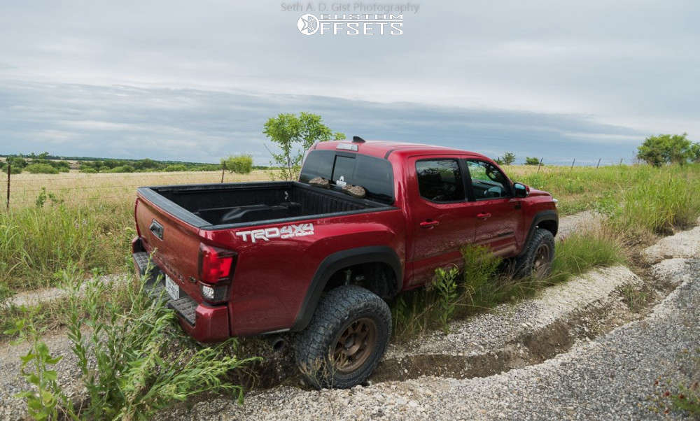 2019 Toyota Tacoma with 17x8.5 0 Method Mr701 and 285/70R17 Falken ...