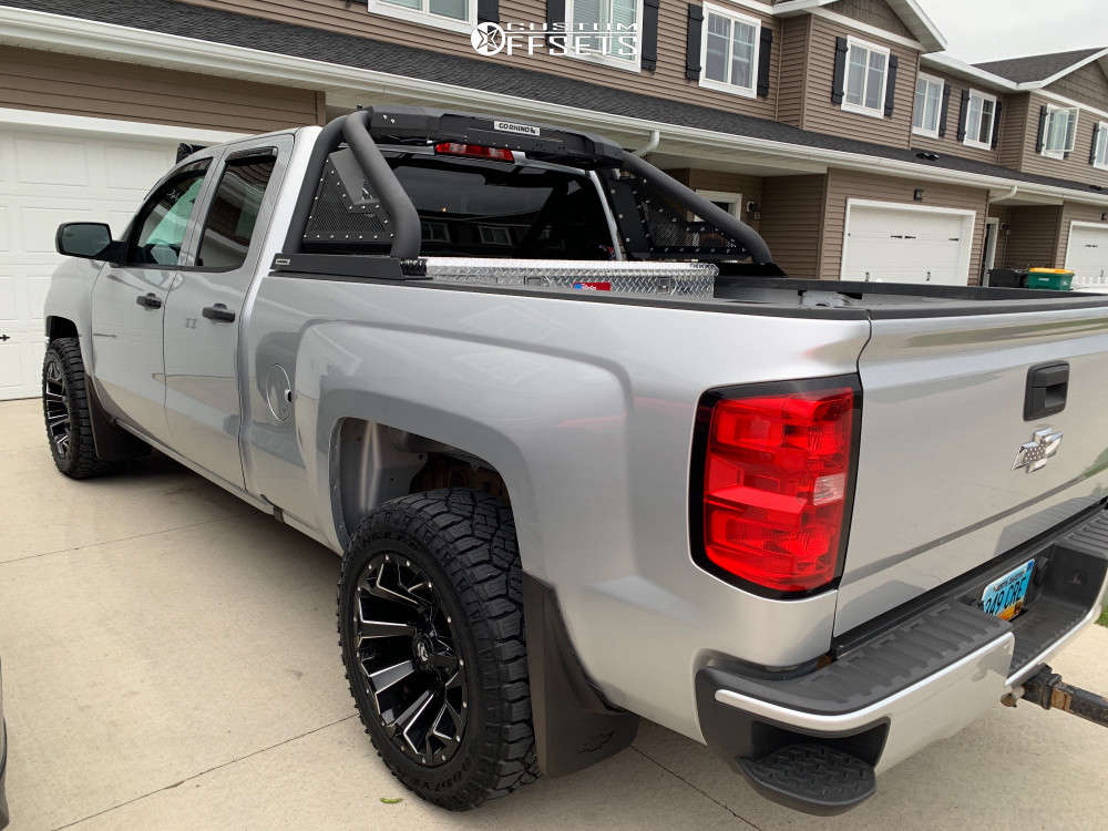 2018 Chevrolet Silverado 1500 with 20x10 -18 Fuel Assault and 275/55R20 ...